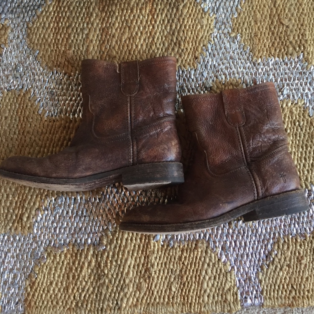 Distressed Brown Leather Frye Boots - Gem